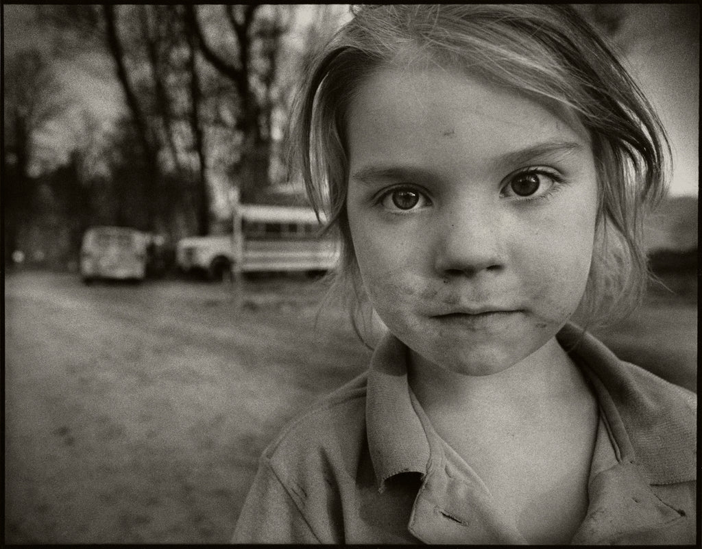 Pam Lives With Her Family of 9 in a School Bus - Saul Bromberger ...
